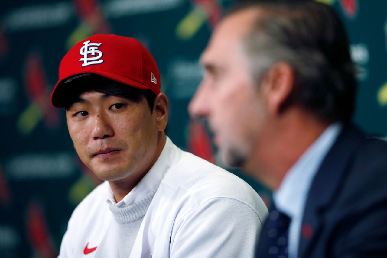 Cardinals sign top South Korean pitcher Kwang Hyun Kim