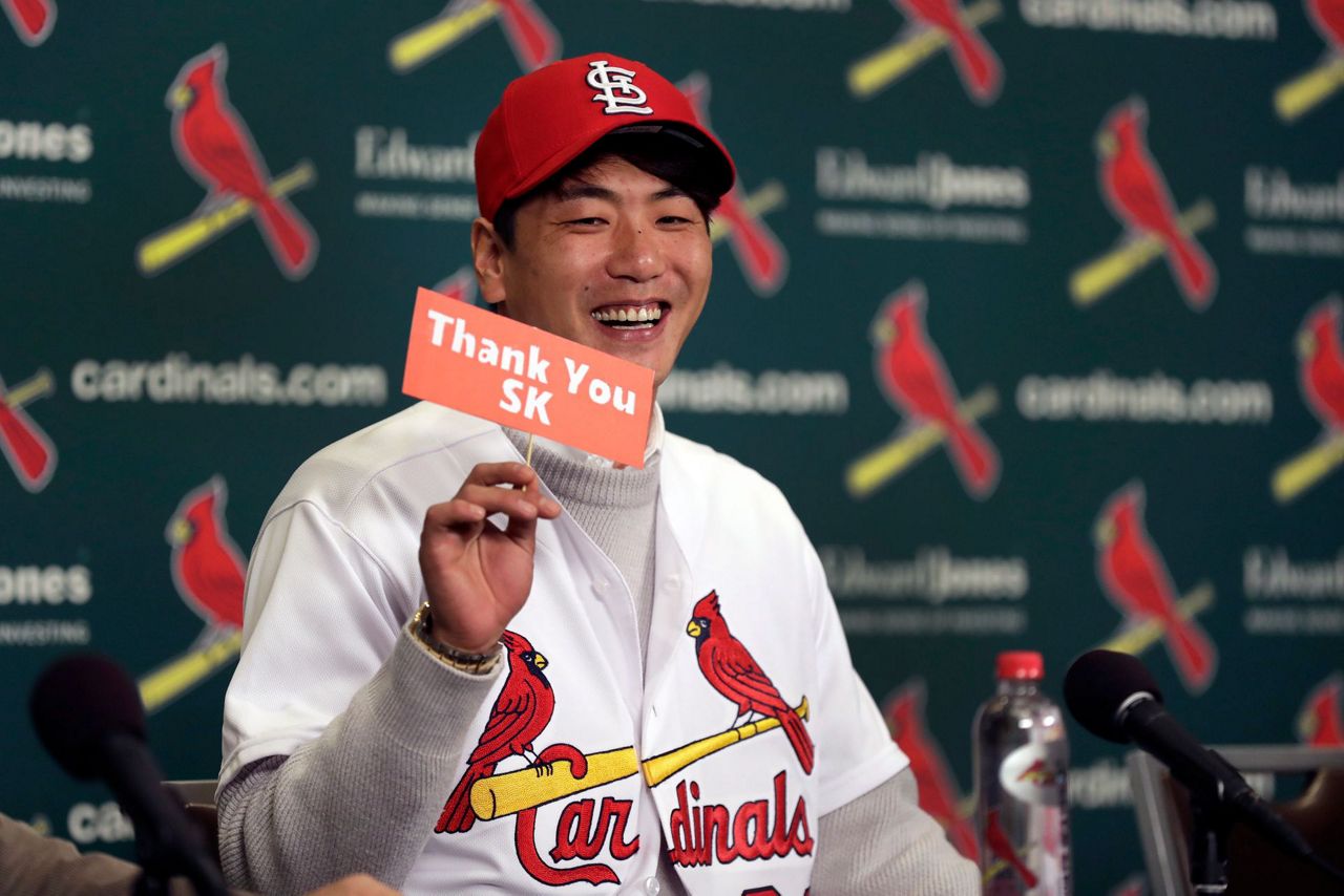 Cardinals sign top South Korean pitcher Kwang Hyun Kim