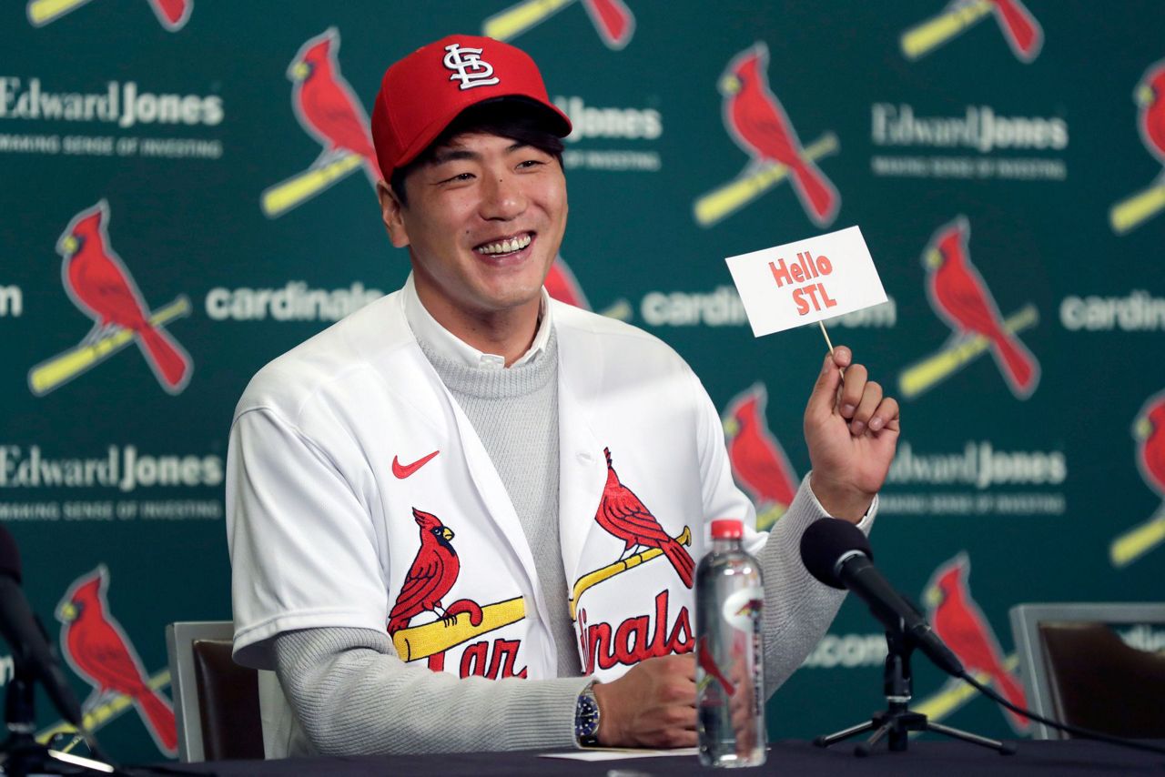 Cardinals sign top South Korean pitcher Kwang Hyun Kim