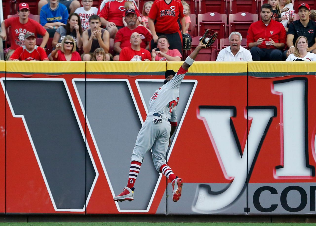 Cards' righty unhittable in debut, Reds rally for 2-1 win