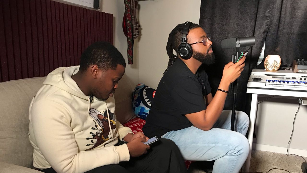 Pandemic pushing Texans to contemplate changing professions