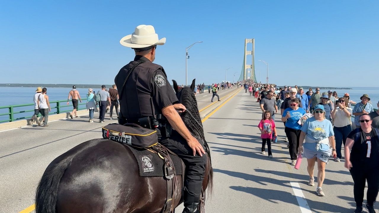 About 33,000 take part in Mackinac Bridge Walk