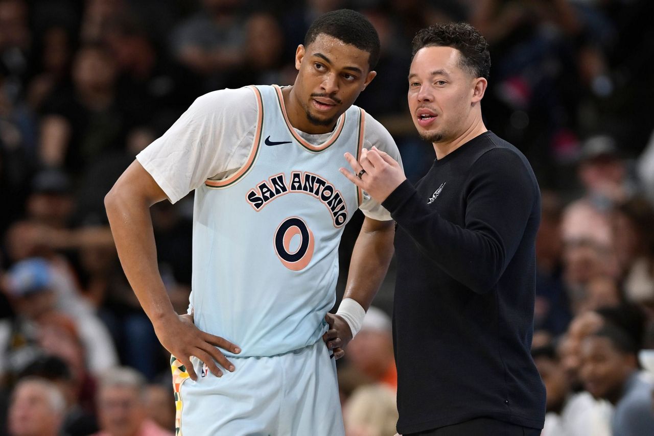 Spurs promote Mitch Johnson to head coach, taking over for Gregg Popovich