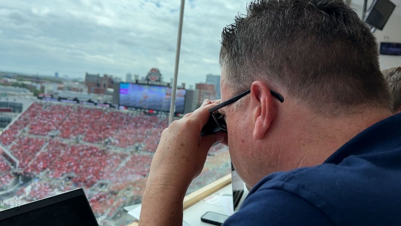 Professor brings lessons from OSU football coverage