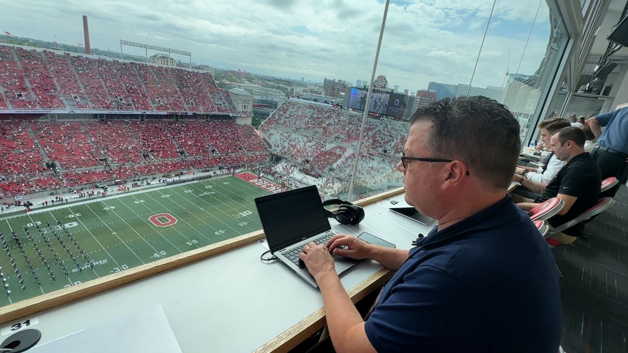 Professor brings lessons from OSU football coverage