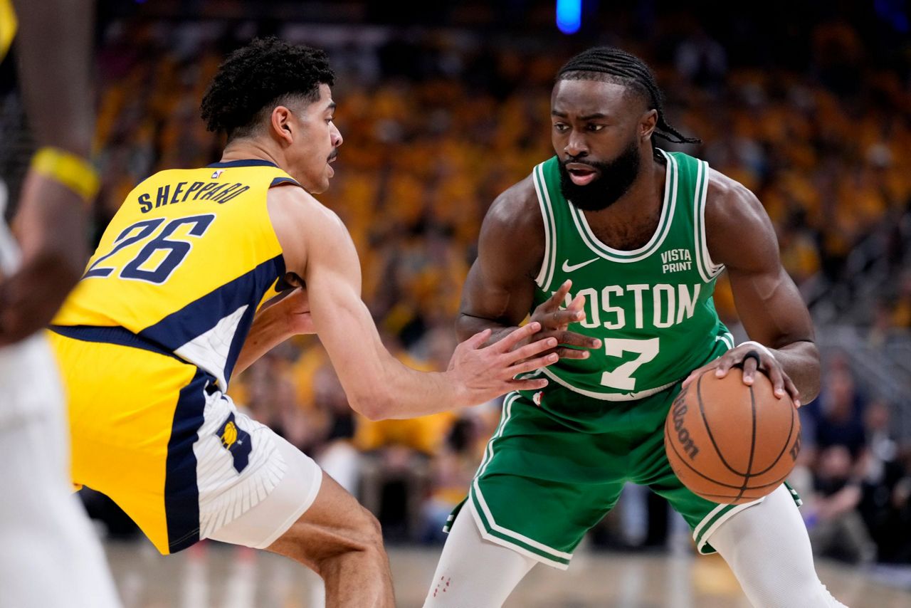 Jrue Holiday's finishing flurry helps Celtics beat Pacers 114-111 for 3-0 lead in East finals