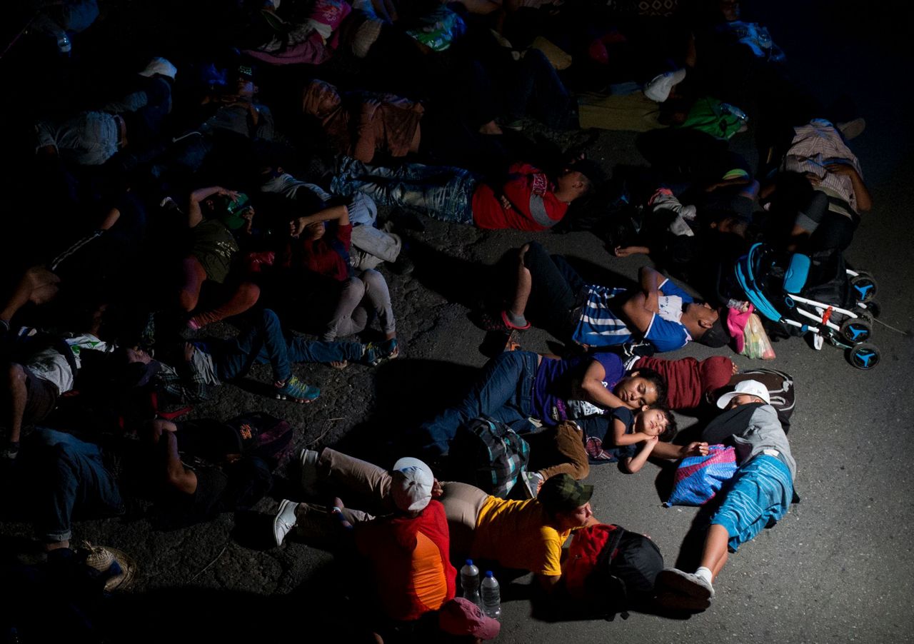 Volunteer nurses, doctors pitch in to help migrant caravan