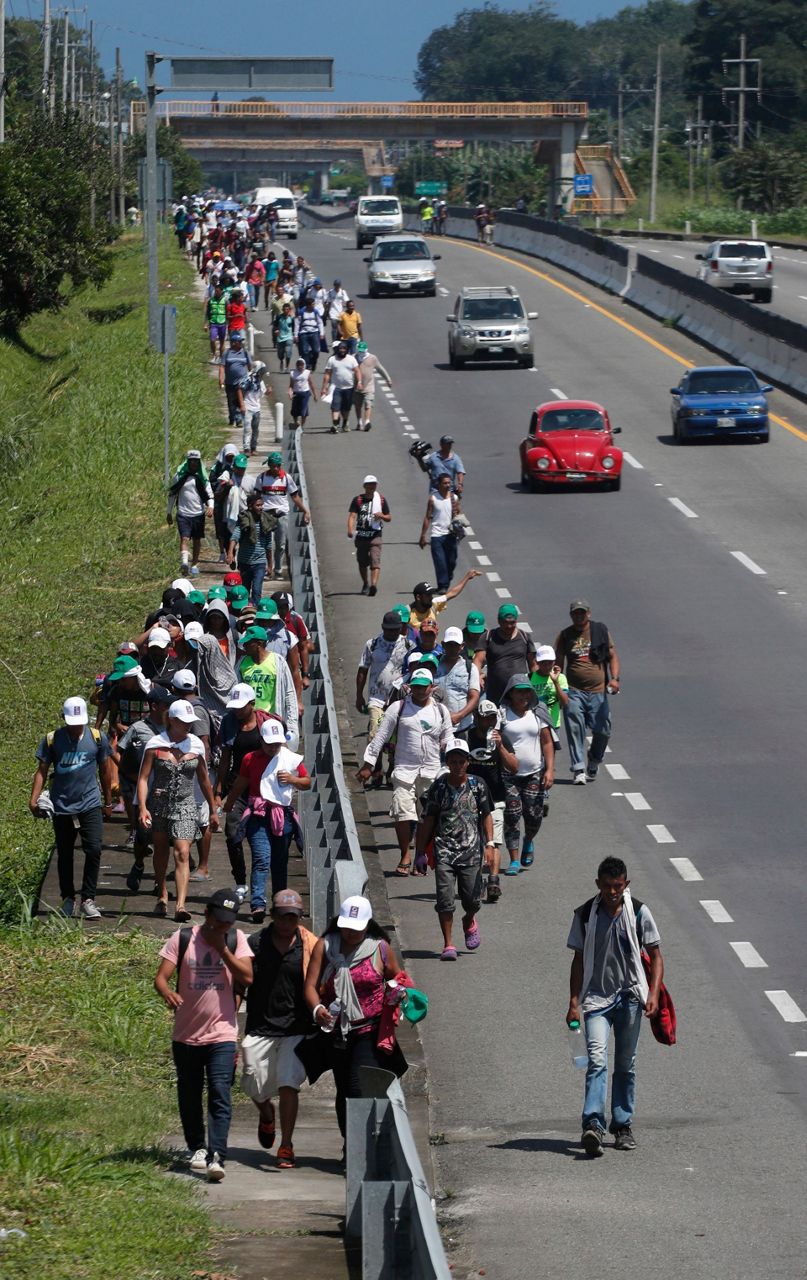 Growing caravan of migrants pushes deeper into Mexico