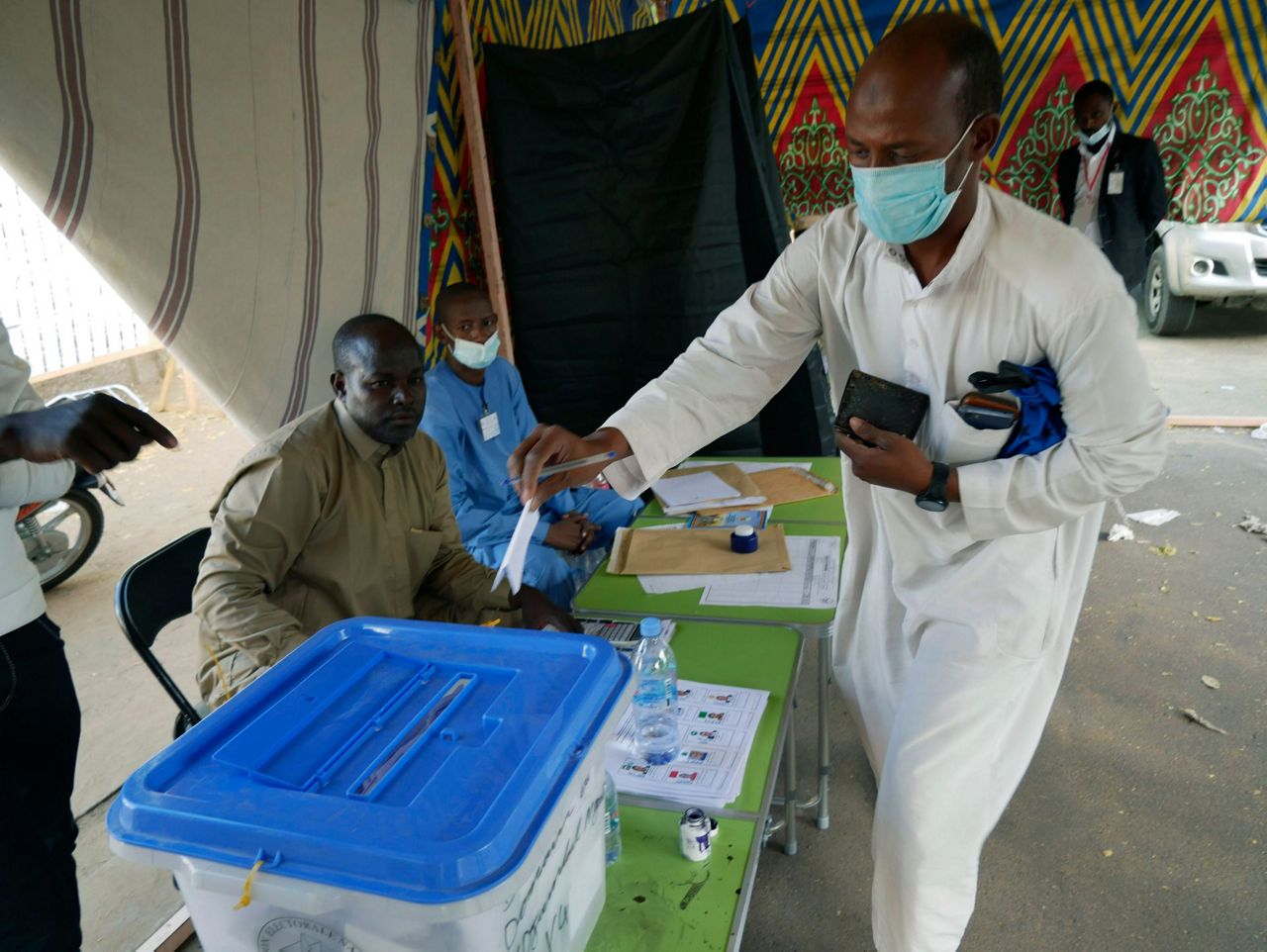 Chadians vote as Deby seeks to extend 3-decade presidency