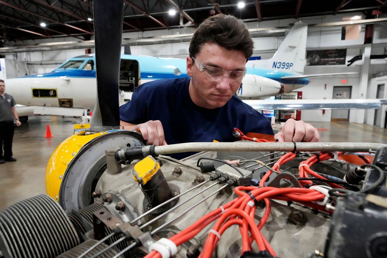 Know any airplane mechanics? A wave of retirements is leaving some US ...