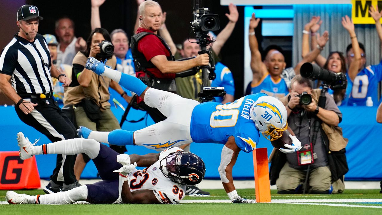 Chargers get back on track with 30-13 victory over Bears