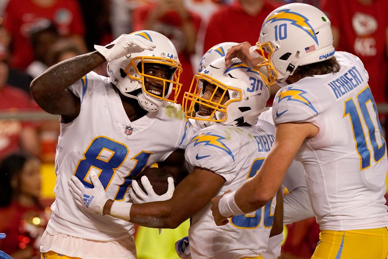 Chiefs rally past Chargers 27-24 in early AFC West showdown