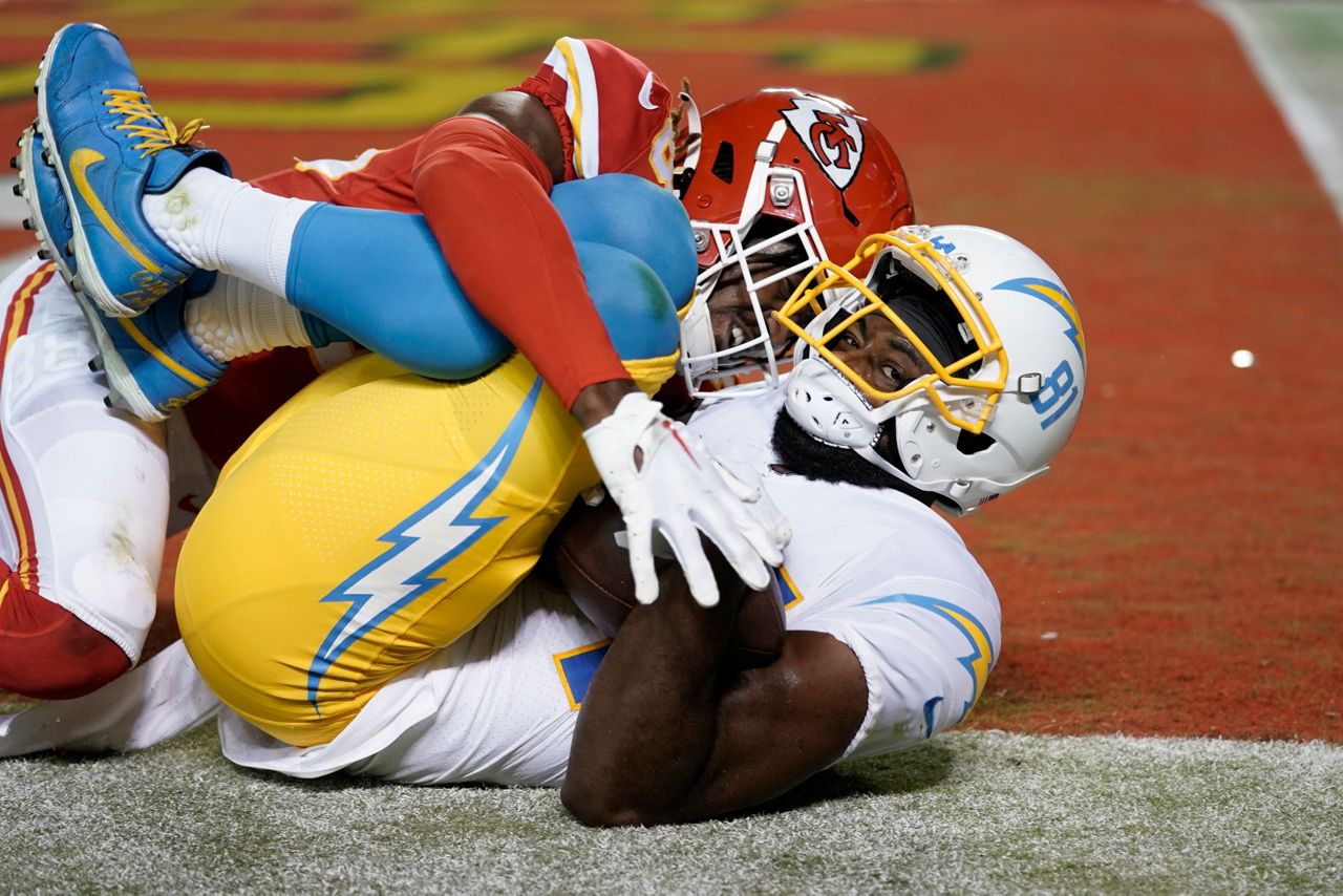 Chiefs rally past Chargers 27-24 in early AFC West showdown