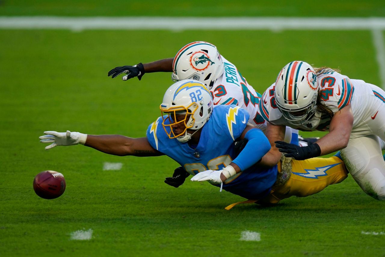 Dolphins earn 5th straight win by beating Chargers 29-21