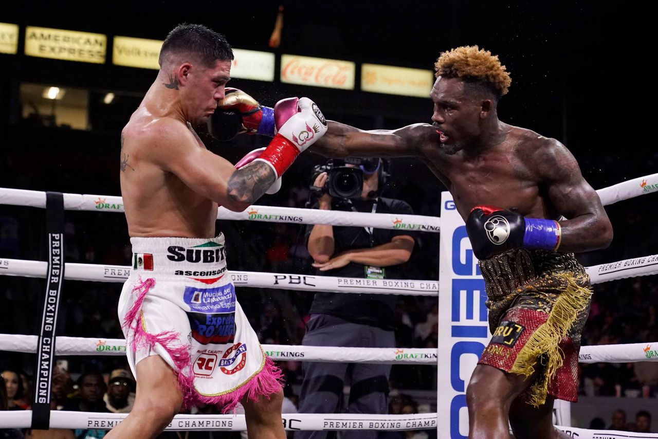 Jermell Charlo stops Castaño, claims 4th belt at 154 pounds