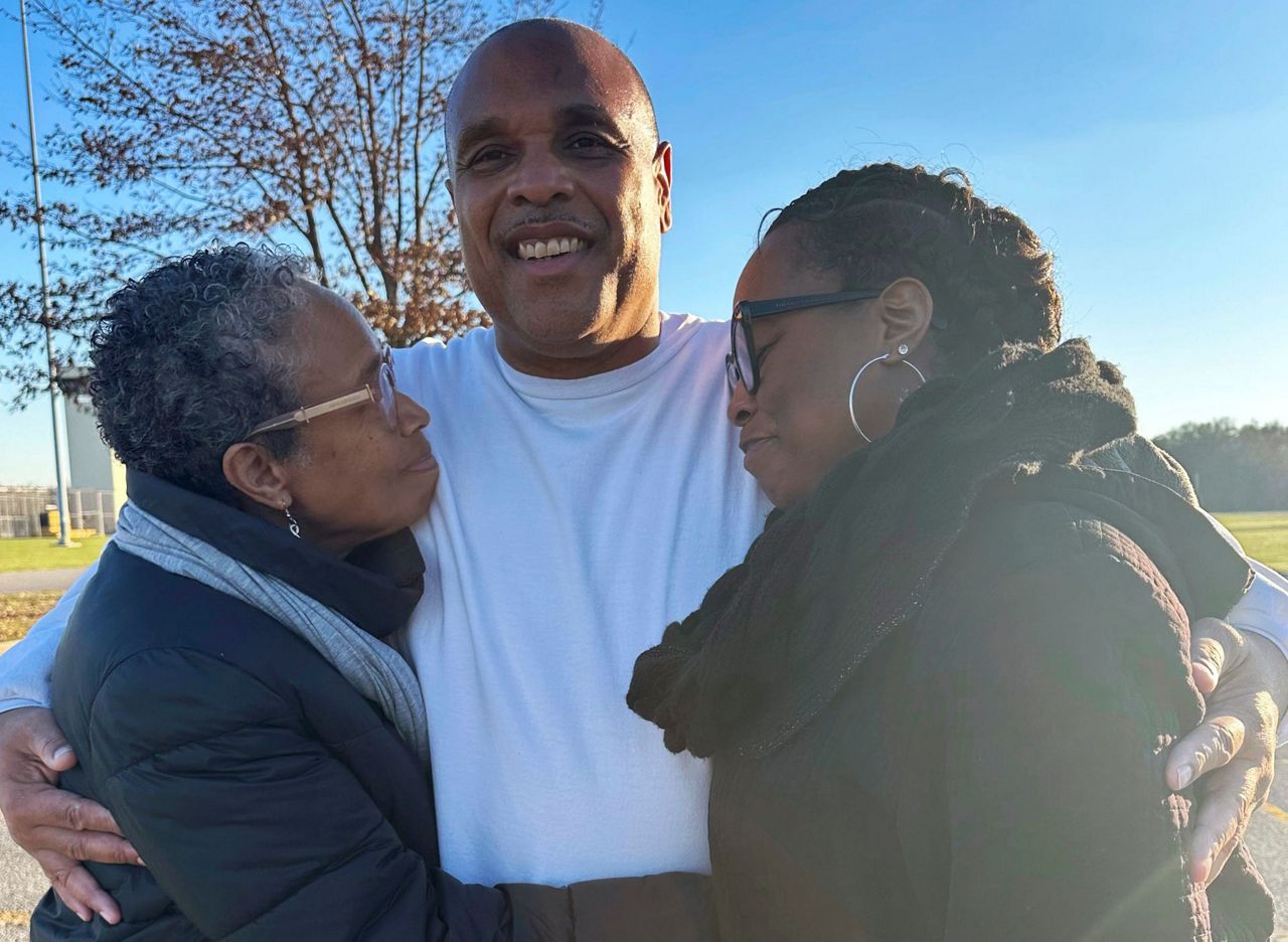 Judge vacates murder conviction of Chicago man wrongfully imprisoned ...