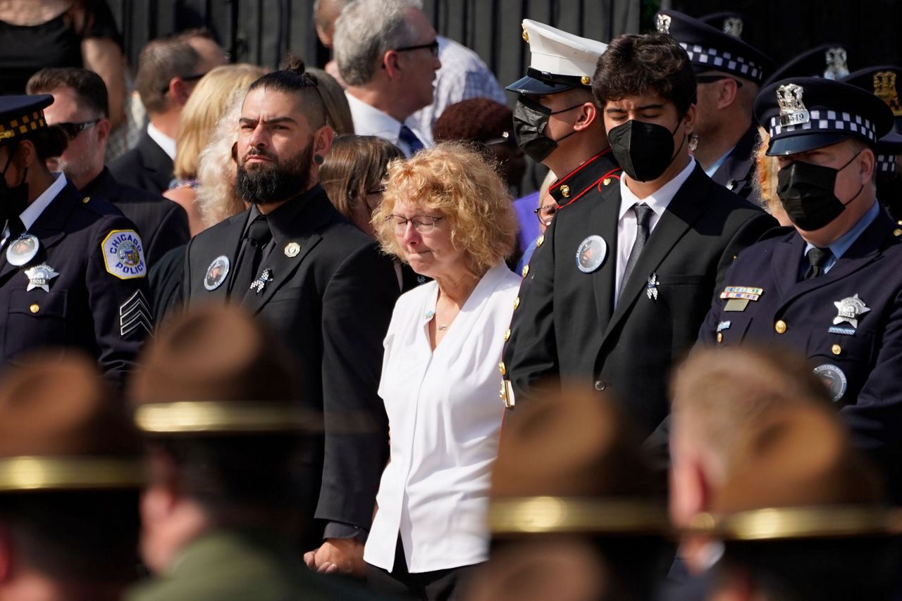 Hundreds gather for funeral of slain Chicago police officer