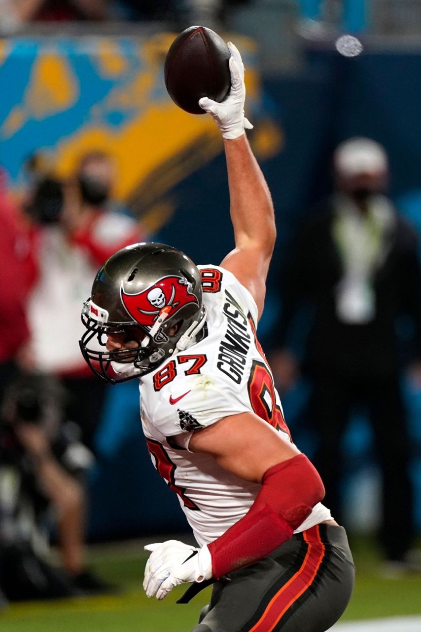 Tom Brady wins Super Bowl No. 7, Buccaneers beat Chiefs 31-9