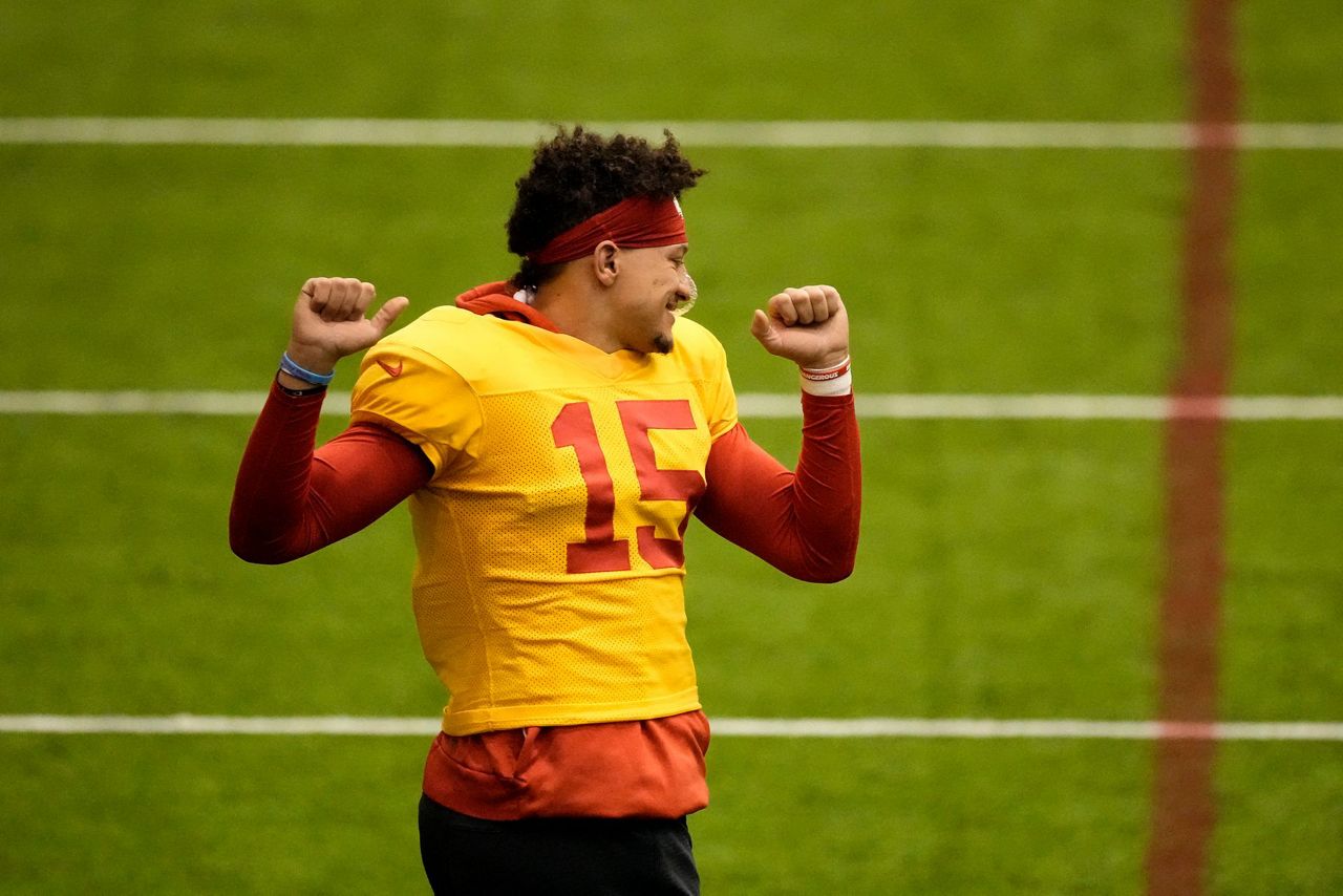 Chiefs-Ravens matchup features star quarterbacks, stingy defenses and ...