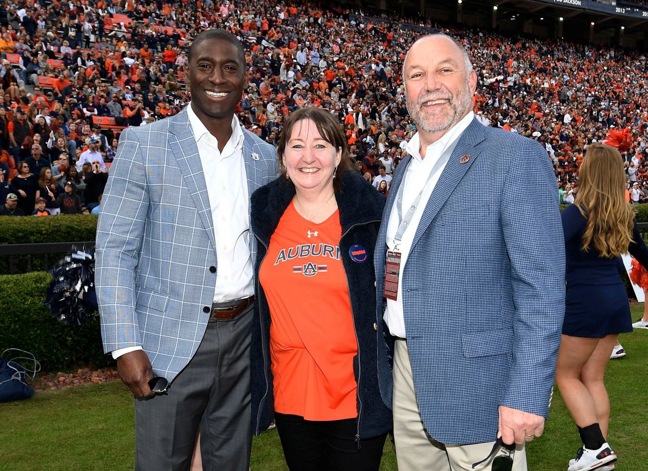 Chiefs fans vent on Twitter at English woman named Dee Ford