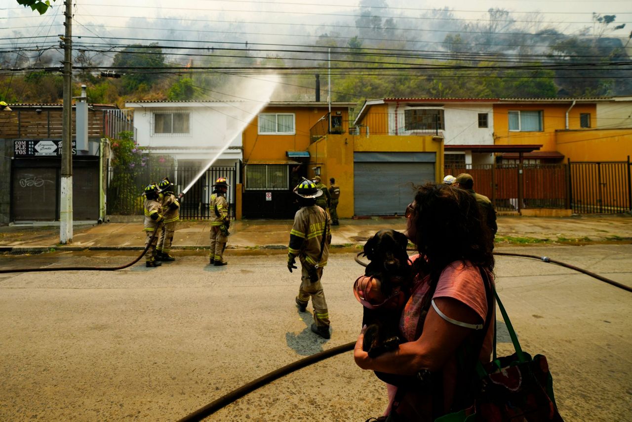 Hundreds of people are missing as the death toll from Chile's wildfires ...