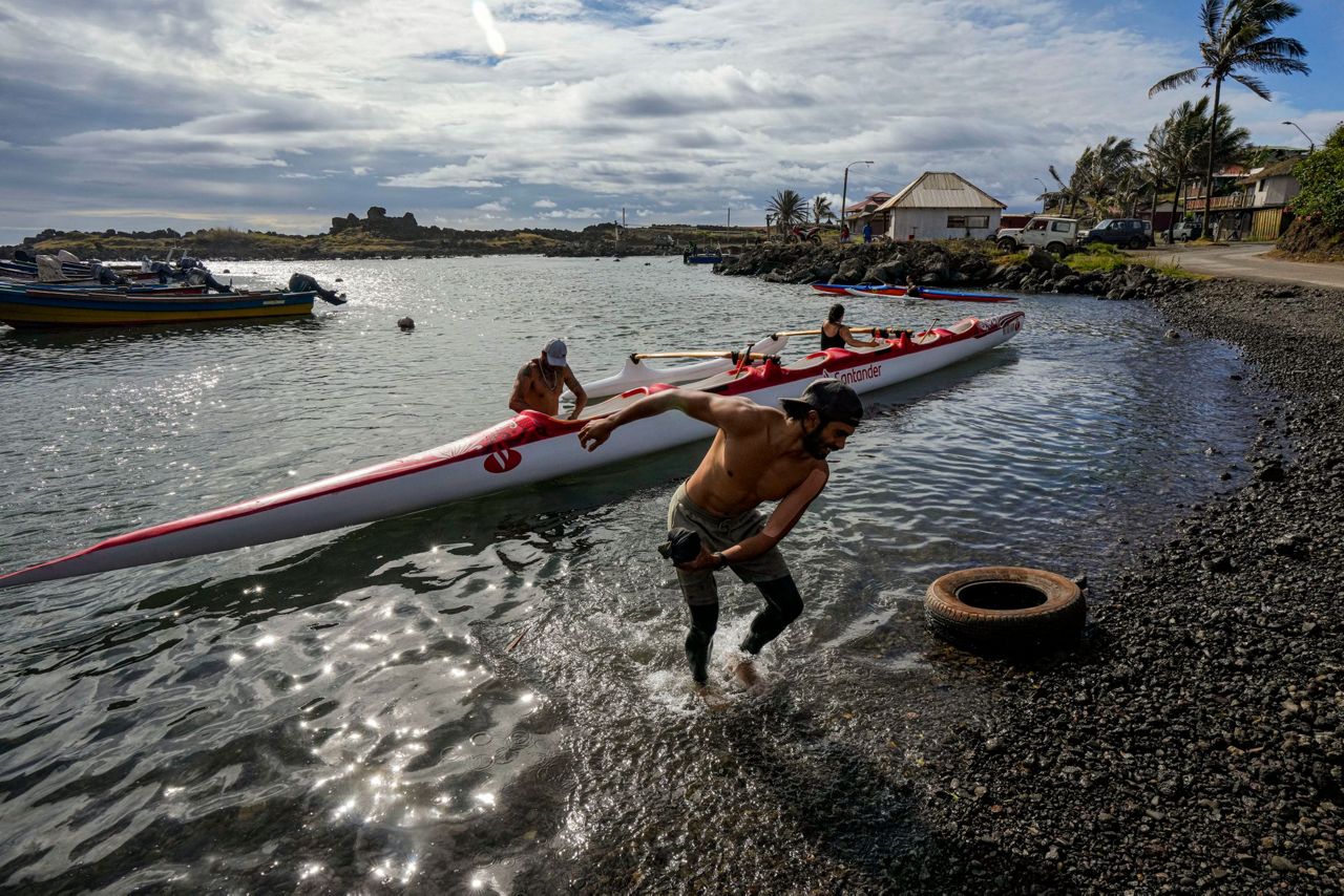 Polynesian pride: Three-day canoe voyage in mid-Pacific