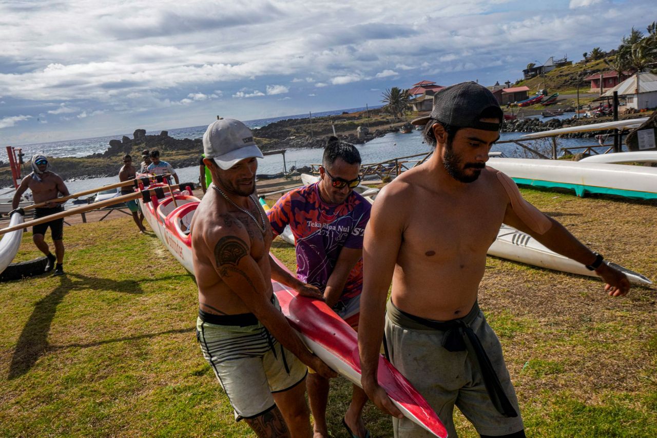 Polynesian pride: Three-day canoe voyage in mid-Pacific