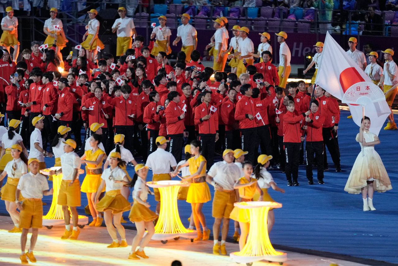 Lots of dignitaries but no real fireworks - only electronic flash - as ...