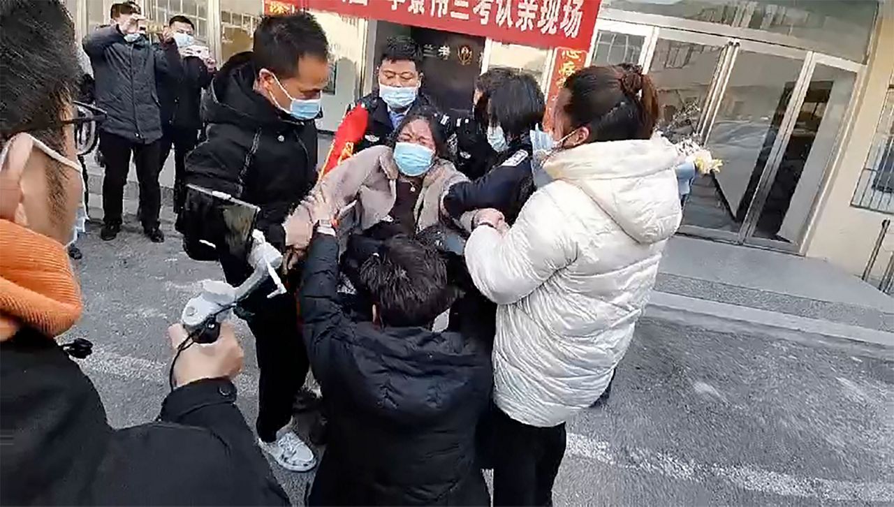 Man reunites with family after decades with help of a map