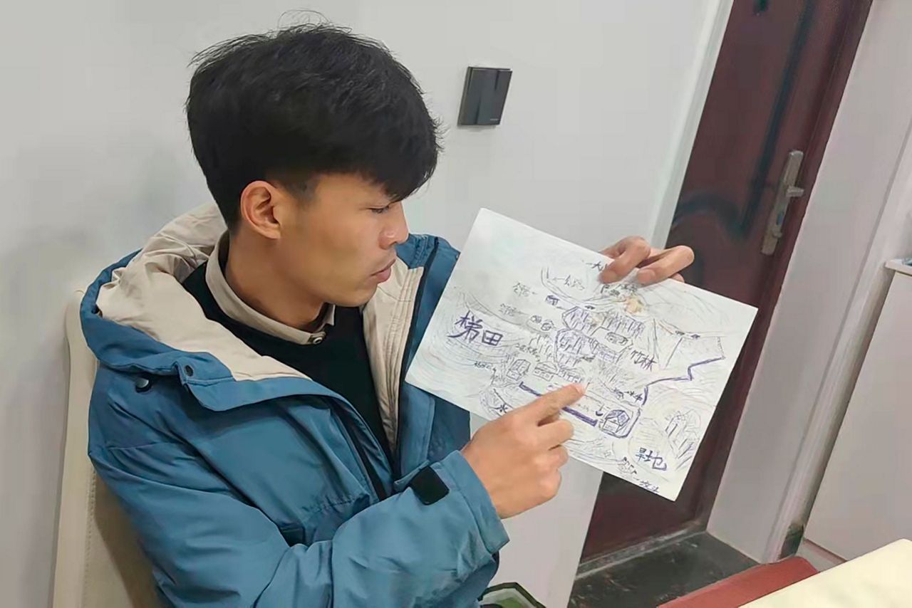 Man reunites with family after decades with help of a map