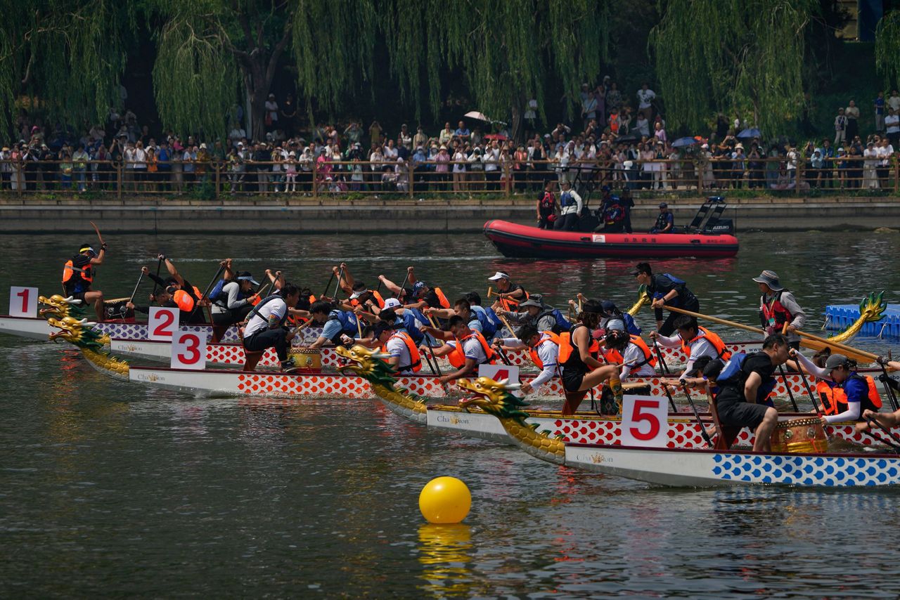 Taiwan nighttime dragon boat racing puts a modern twist on an ancient ...