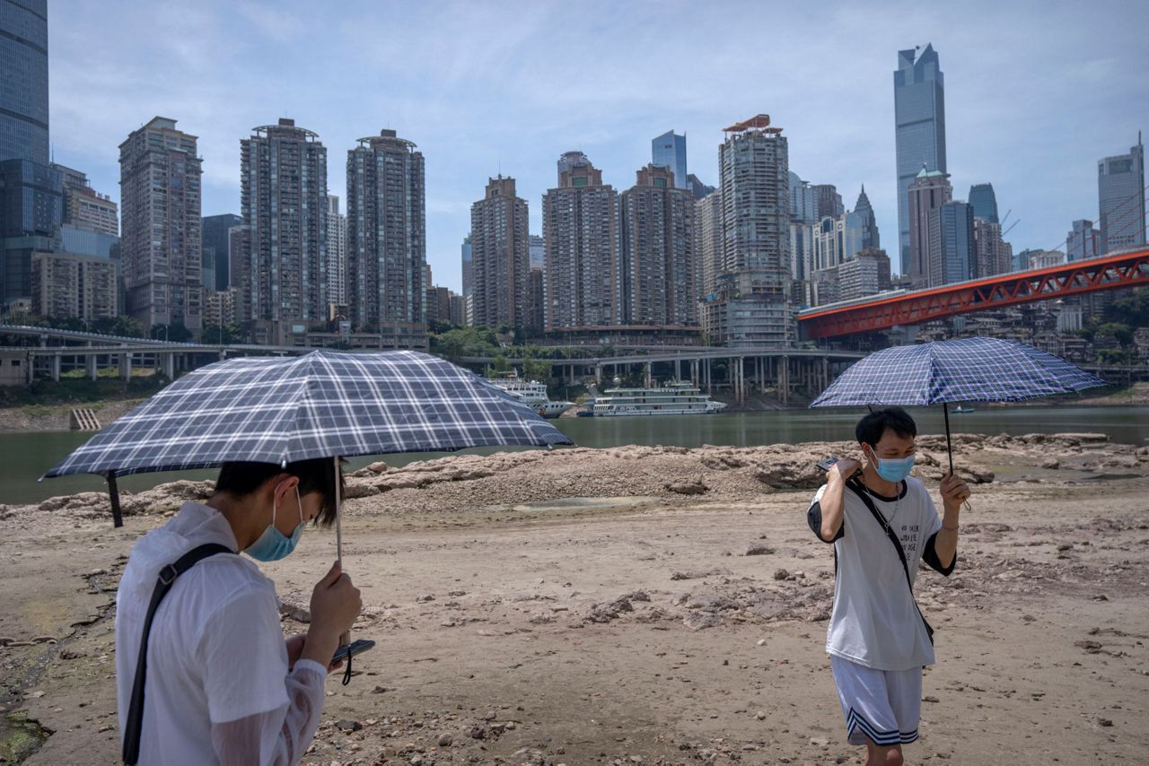 Yangtze shrinks as China's drought disrupts industry