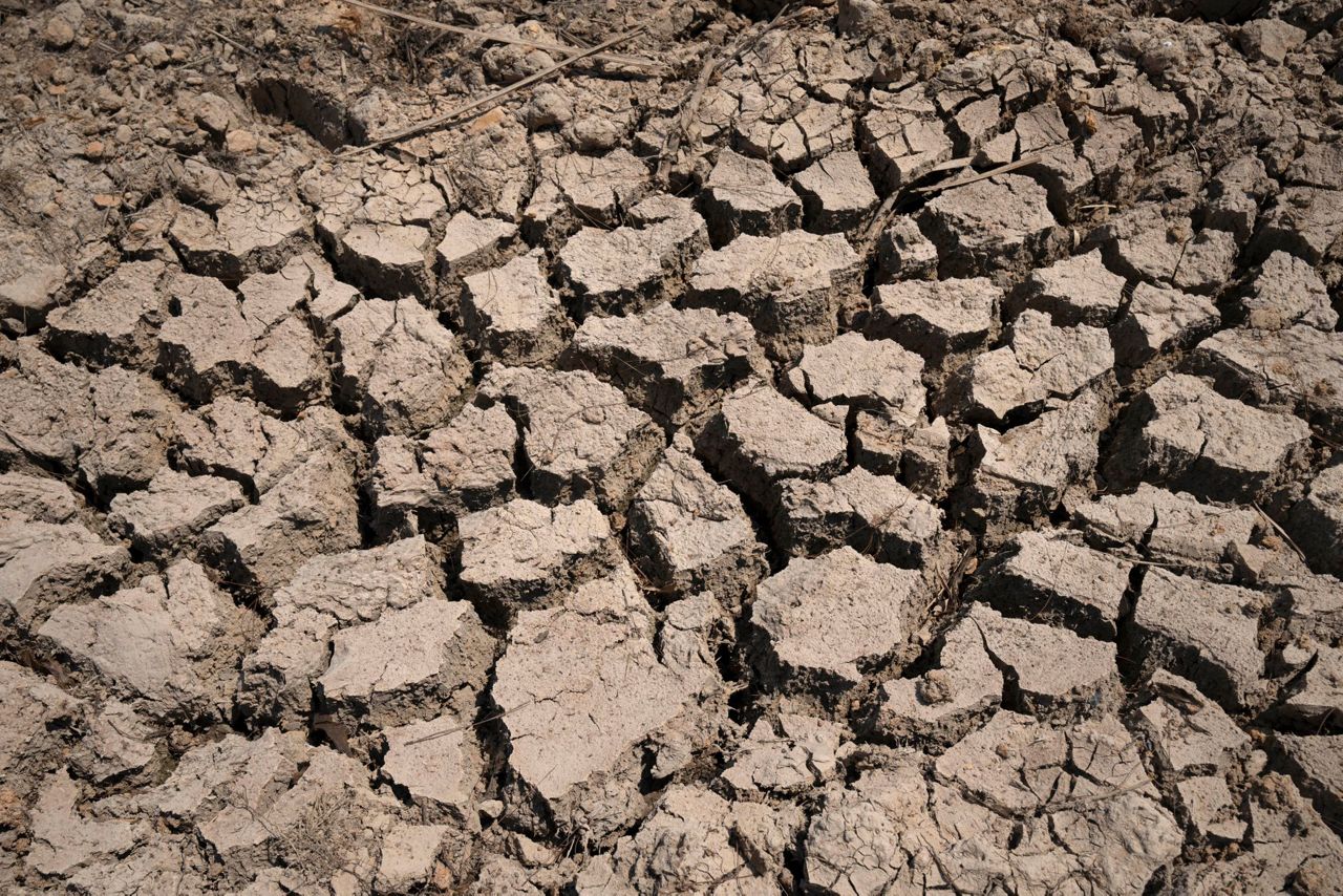 China extends power rationing for factories in drought