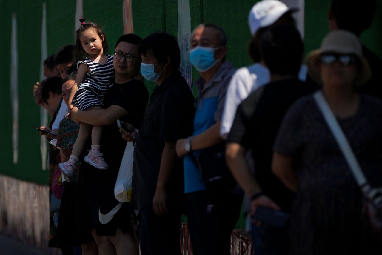 Chinese employers ordered to limit outdoor work as country struggles ...