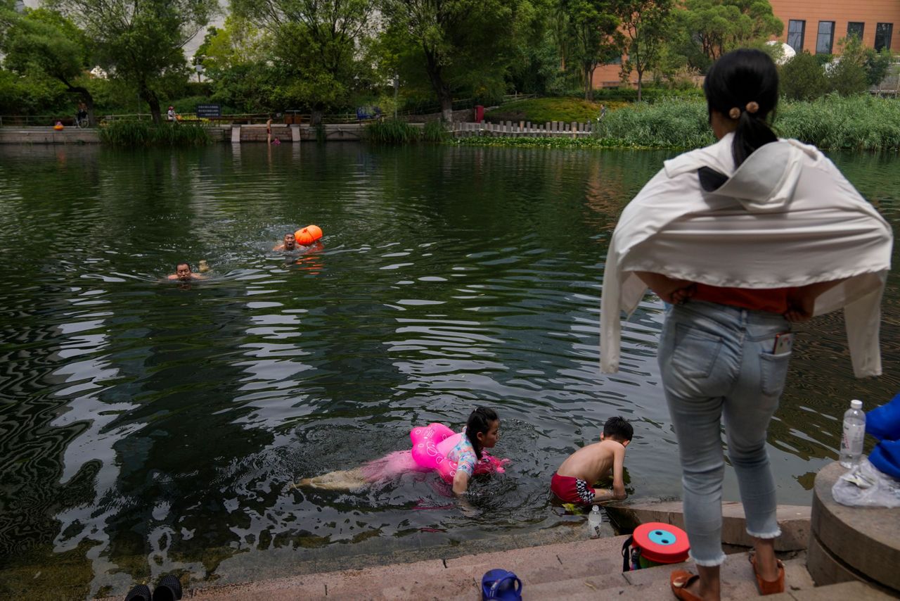 Heavy flooding displaces 10,000 in China as Beijing has respite from ...