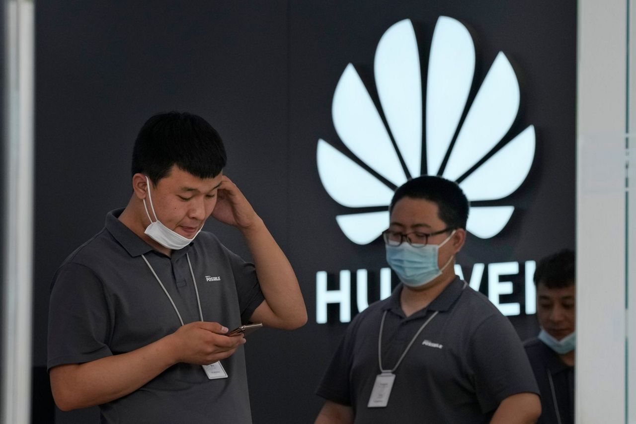 Huawei to roll out its own operating system to smartphones