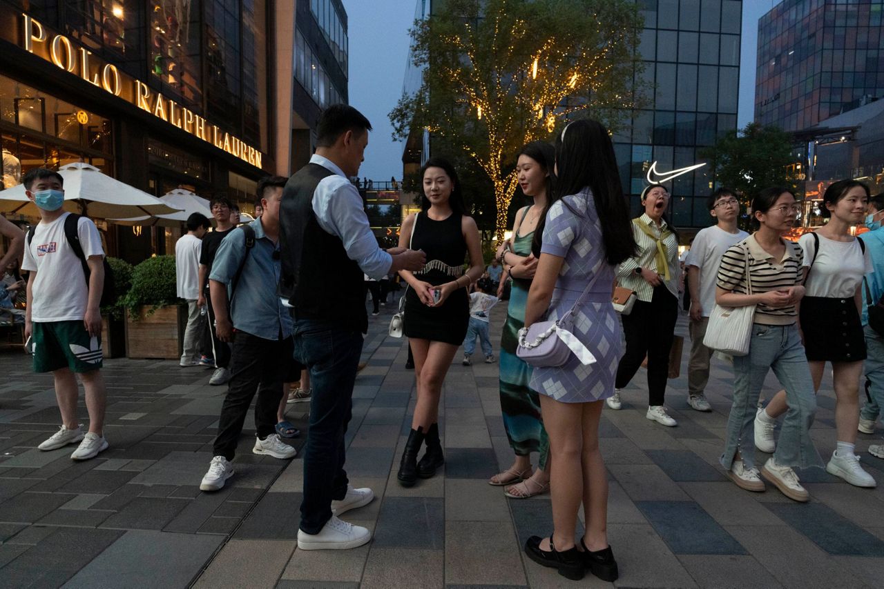Chinese online shoppers are enticed by deep discounts, payment plans as ...