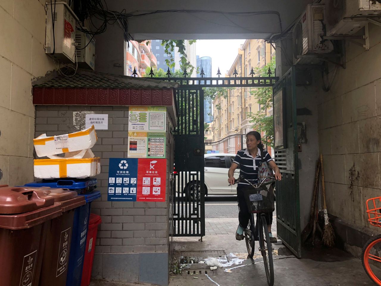 Shanghai tries to reduce its trash, 1 chicken bone at a time