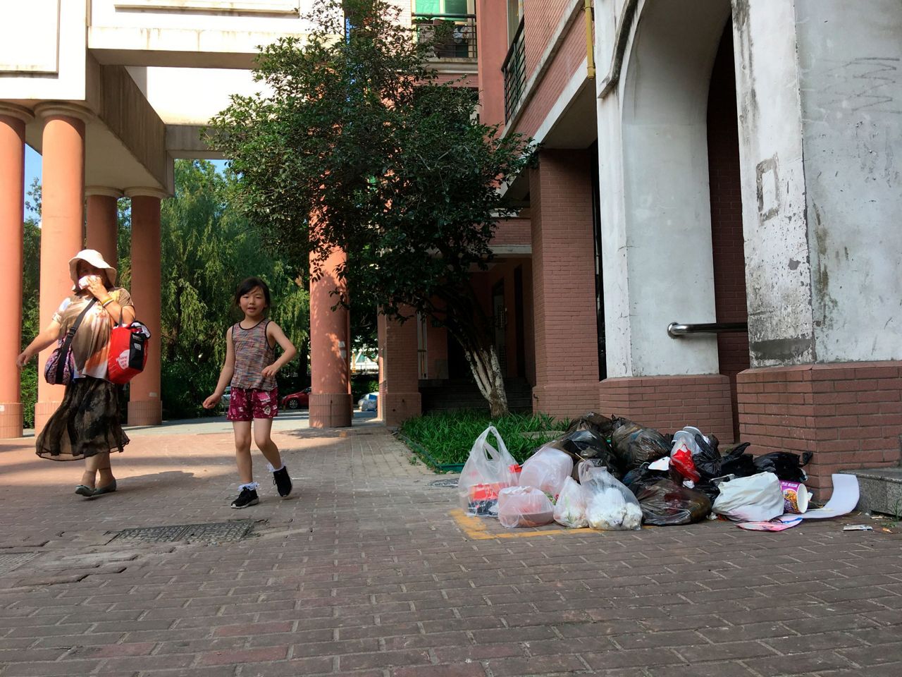 Shanghai tries to reduce its trash, 1 chicken bone at a time