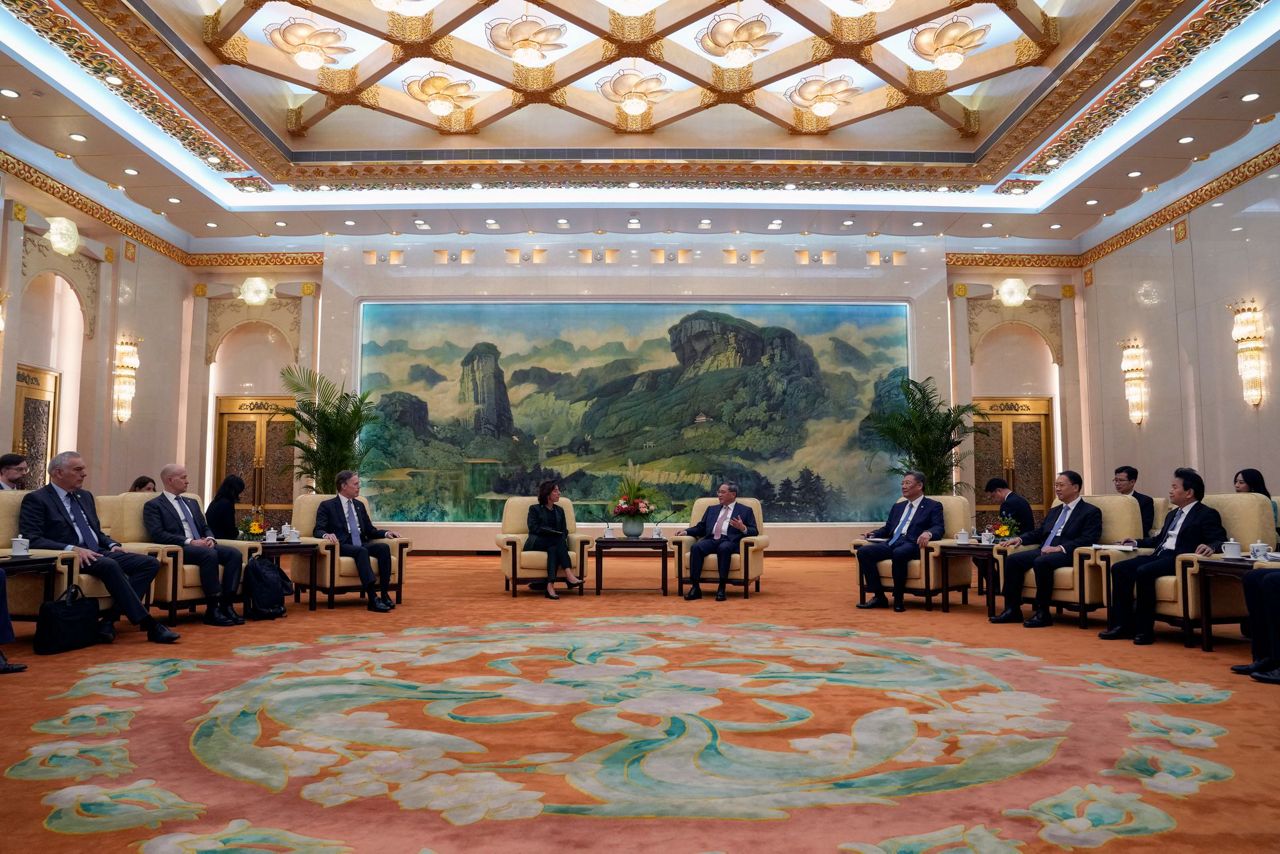 Top Chinese official tells the US commerce secretary he's ready to ...