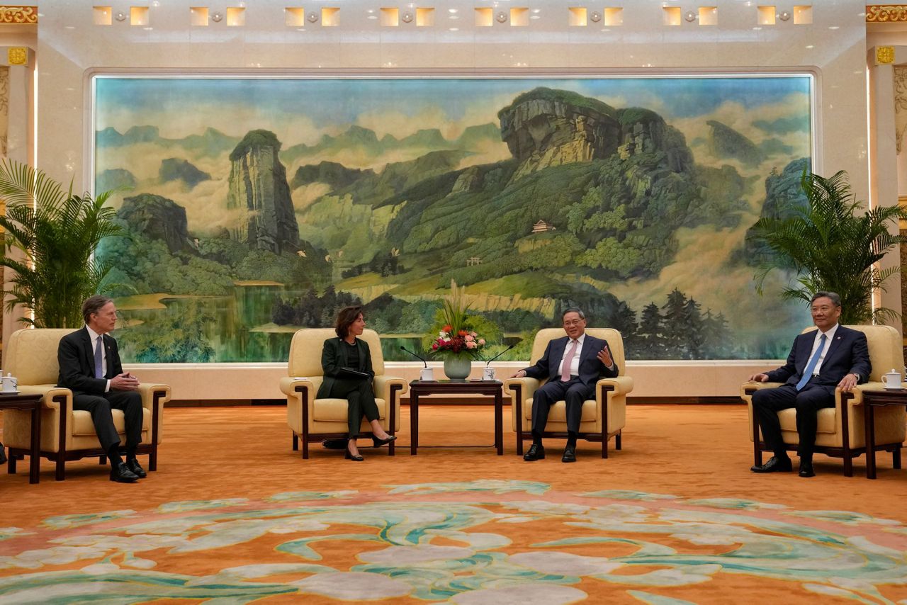 Top Chinese official tells the US commerce secretary he's ready to ...