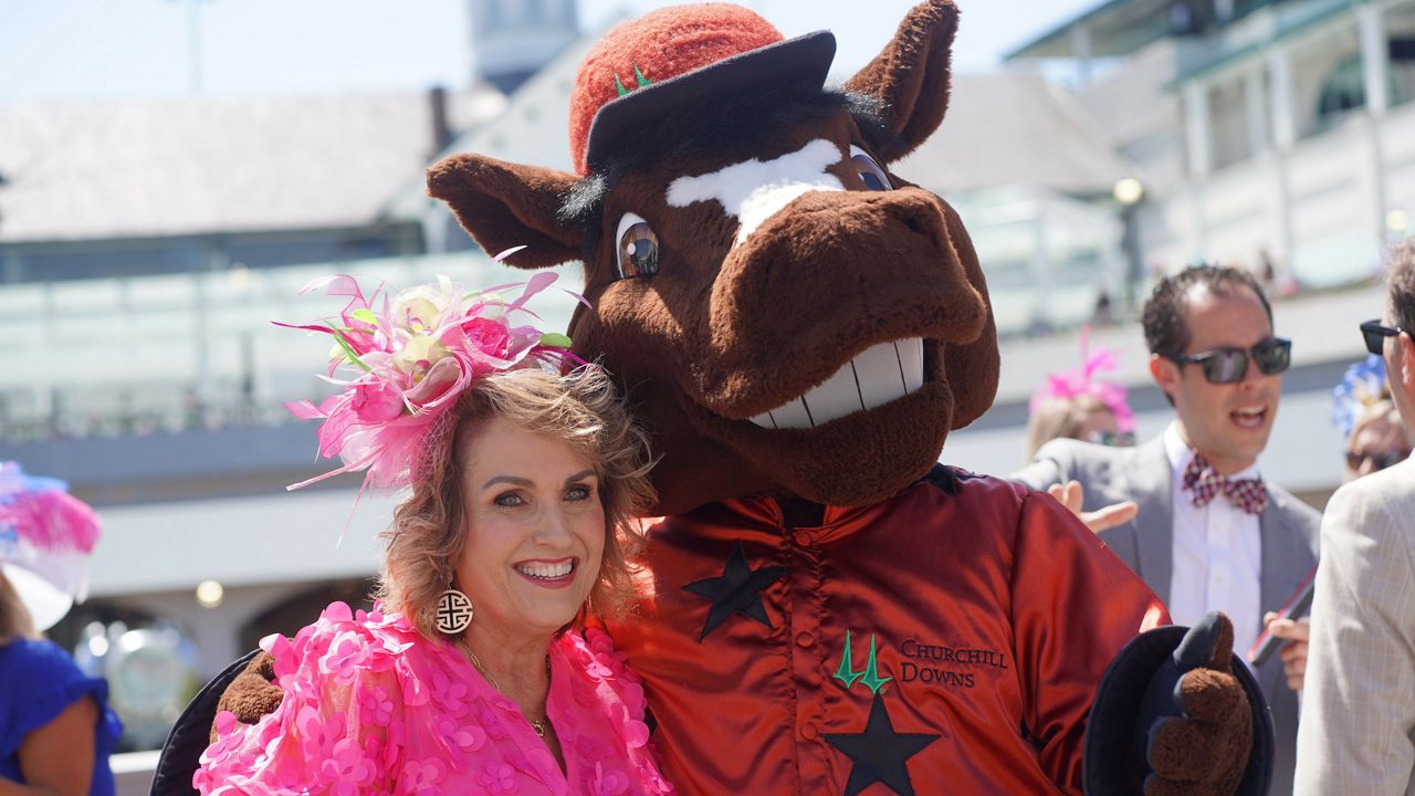 Famous yet mysterious celebrity performs at Churchill Downs
