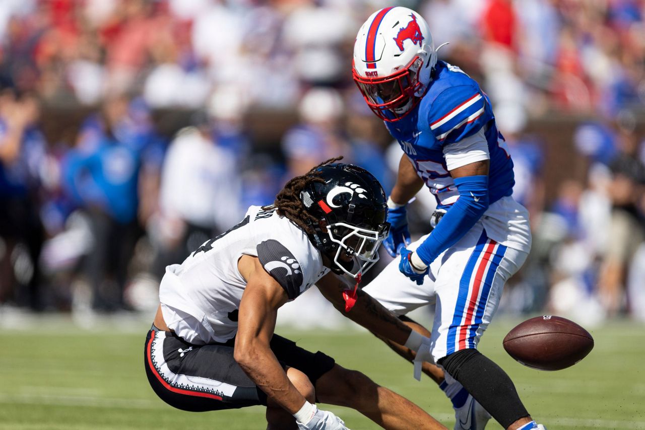 No. 21 Cincinnati holds on to edge SMU 29-27