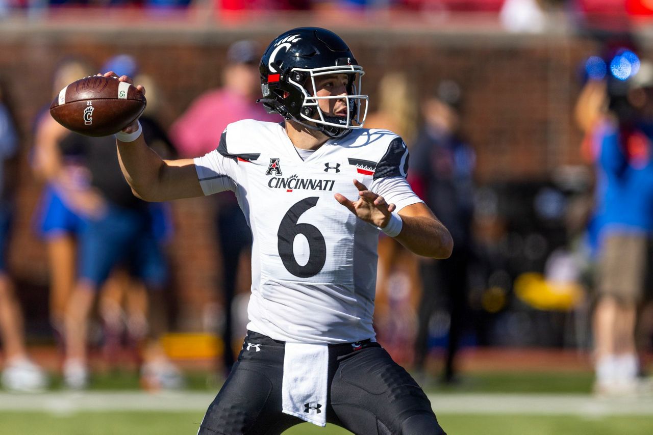 No. 21 Cincinnati holds on to edge SMU 29-27