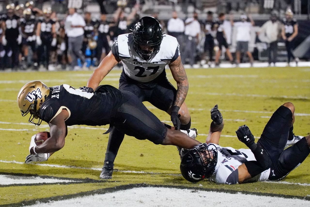 No. 7 Cincinnati stays unbeaten with 36-33 win over UCF