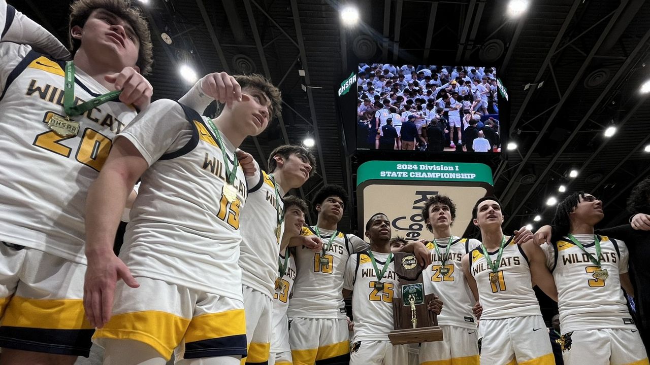 Cleveland St. Ignatius holds off Centerville