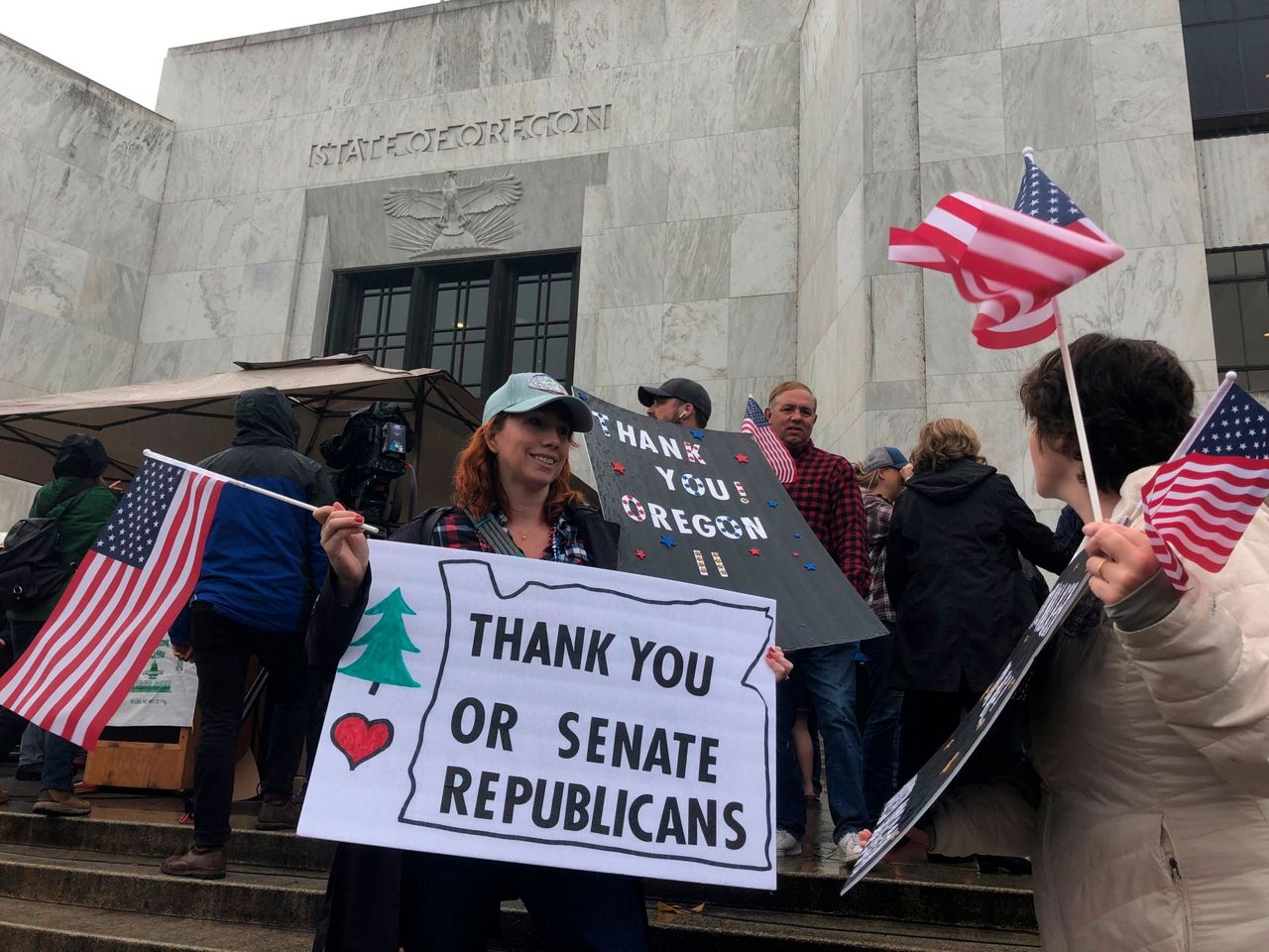 Truckers, loggers circle Oregon Capitol amid climate fight
