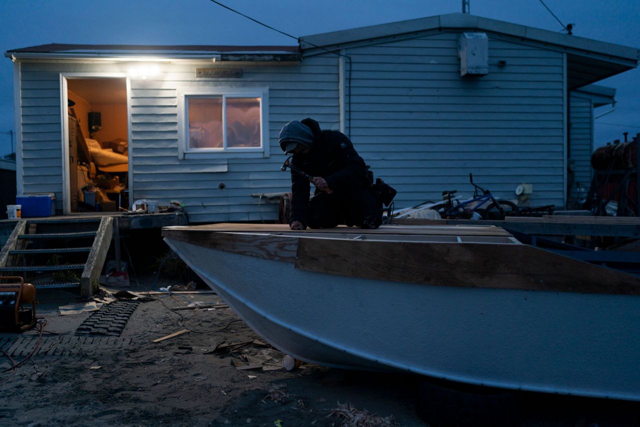 Climate migration: Alaska village resists despite threats