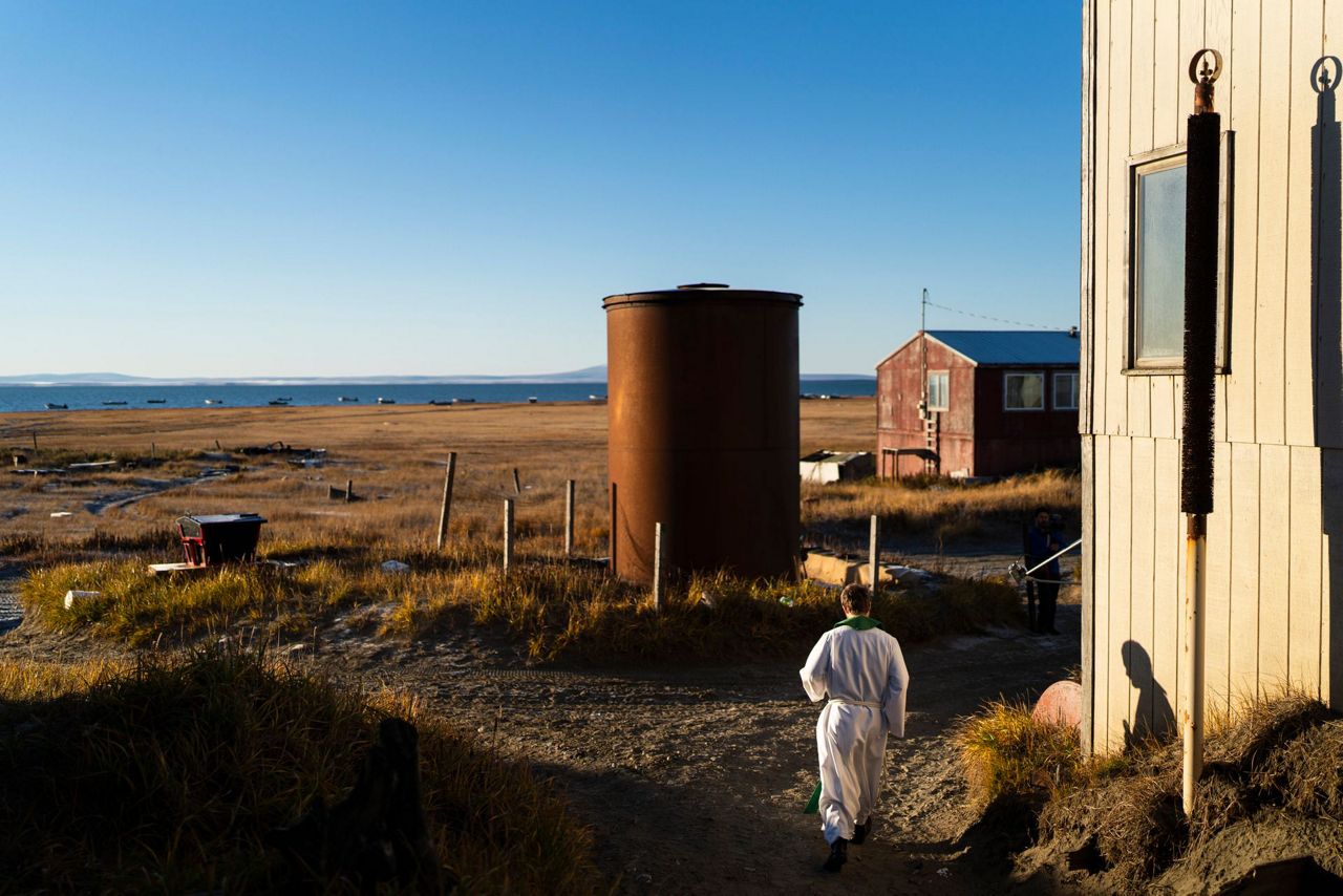 Climate migration: Alaska village resists despite threats