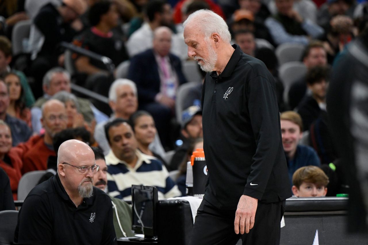 Spurs coach Gregg Popovich chastises home fans for booing Kawhi Leonard ...